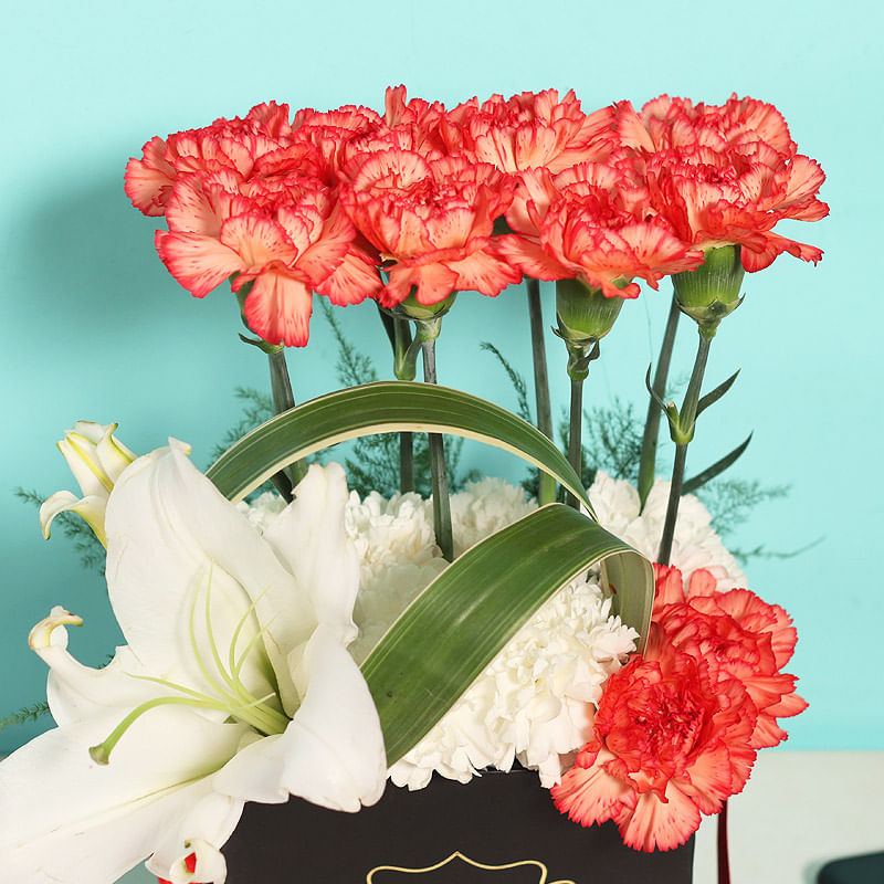 Flower Box Online | Buy Flowers in a Box | Rose Gift Box - FlowerAura ...