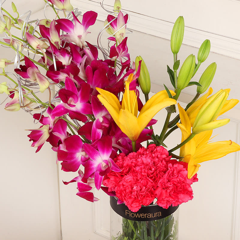 Flower Glass Vase Online | Buy Flowers in Glass From ₹399 | FlowerAura