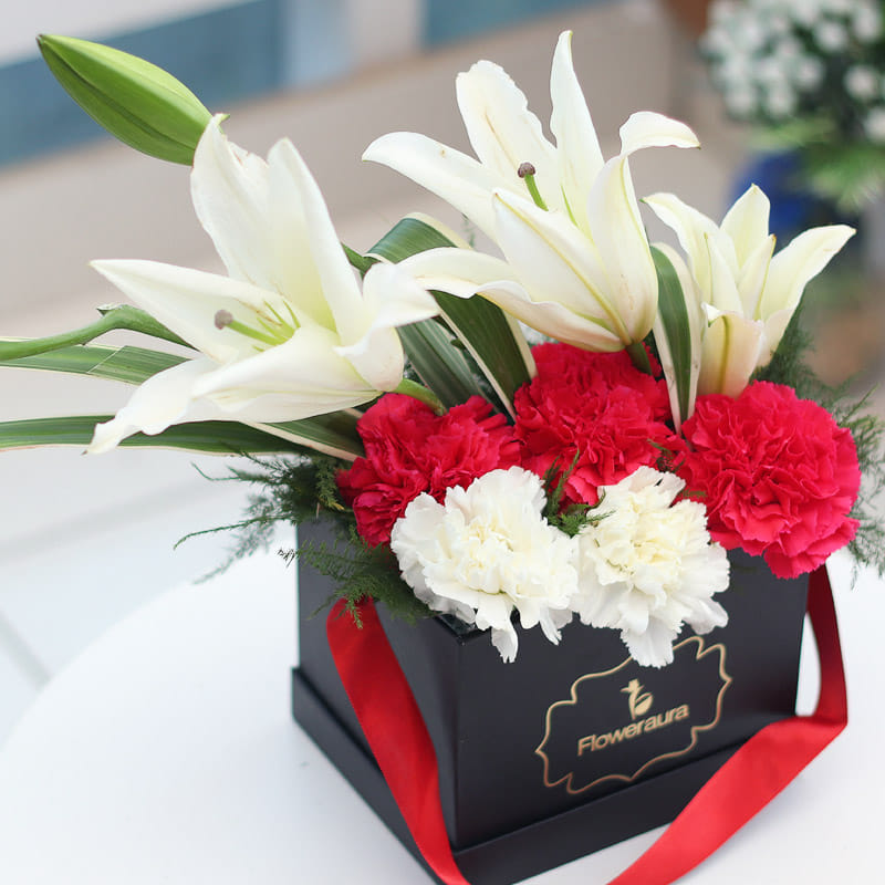 Flower Box Online | Buy Flowers in a Box | Rose Gift Box - FlowerAura ...